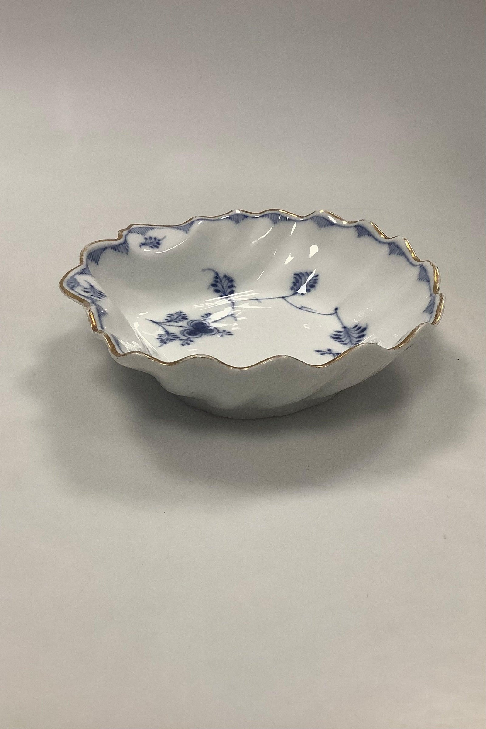 Tidlig Royal Copenhagen Stor Musselmalet Riflet Musling Skål med guld