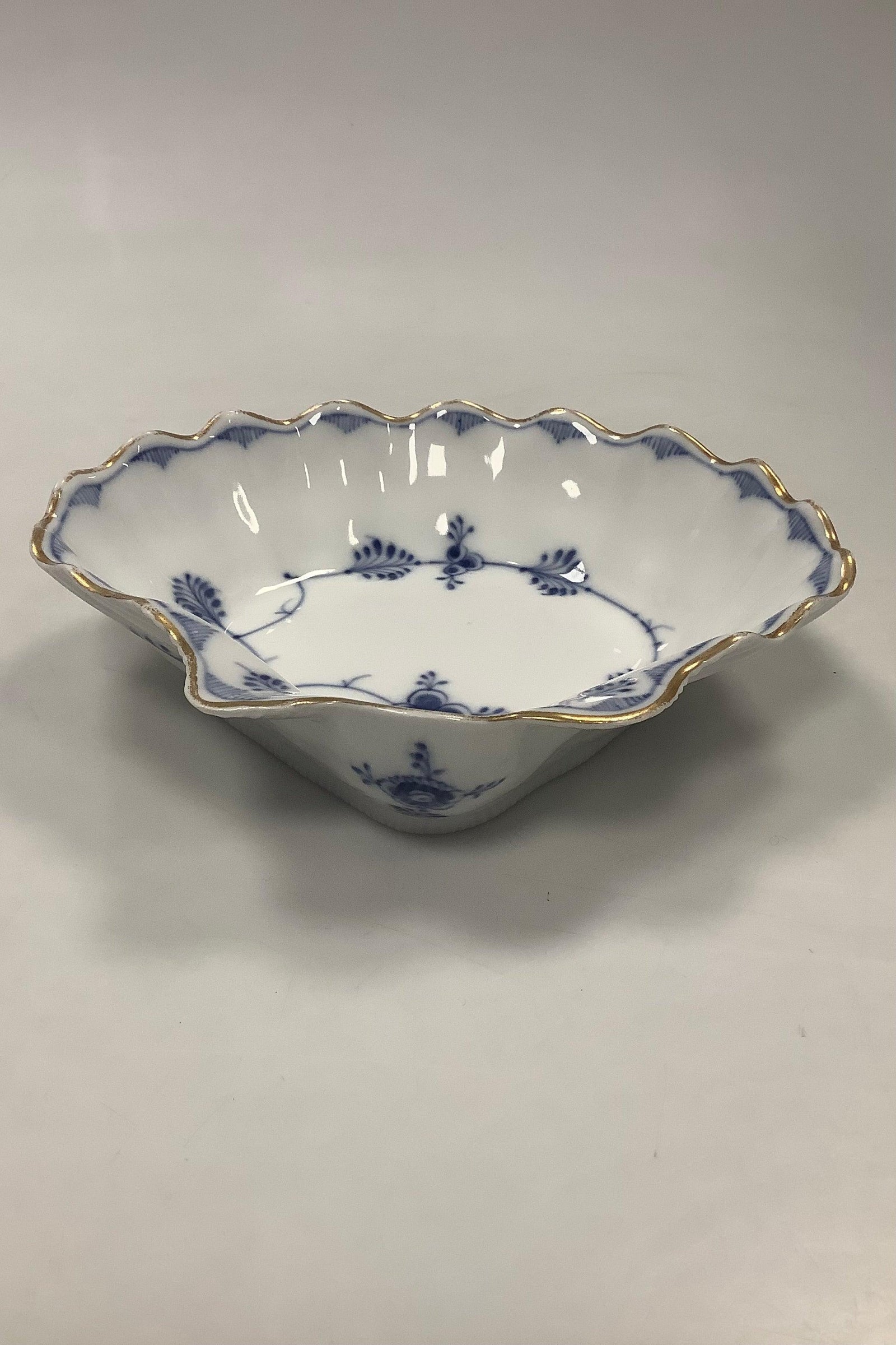 Tidlig Royal Copenhagen Stor Musselmalet Riflet Musling Skål med guld